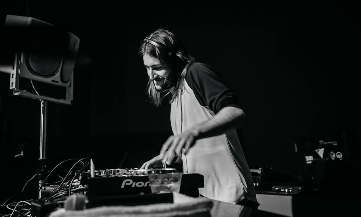 O australiano Lancelot é dono de uma identidade musical que impressiona ...