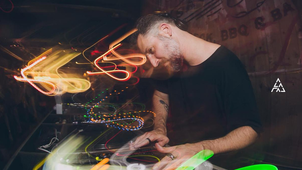 5 faixas com a atmosfera Periquita & Gin Club por Rodrigo Ferrari - Alataj