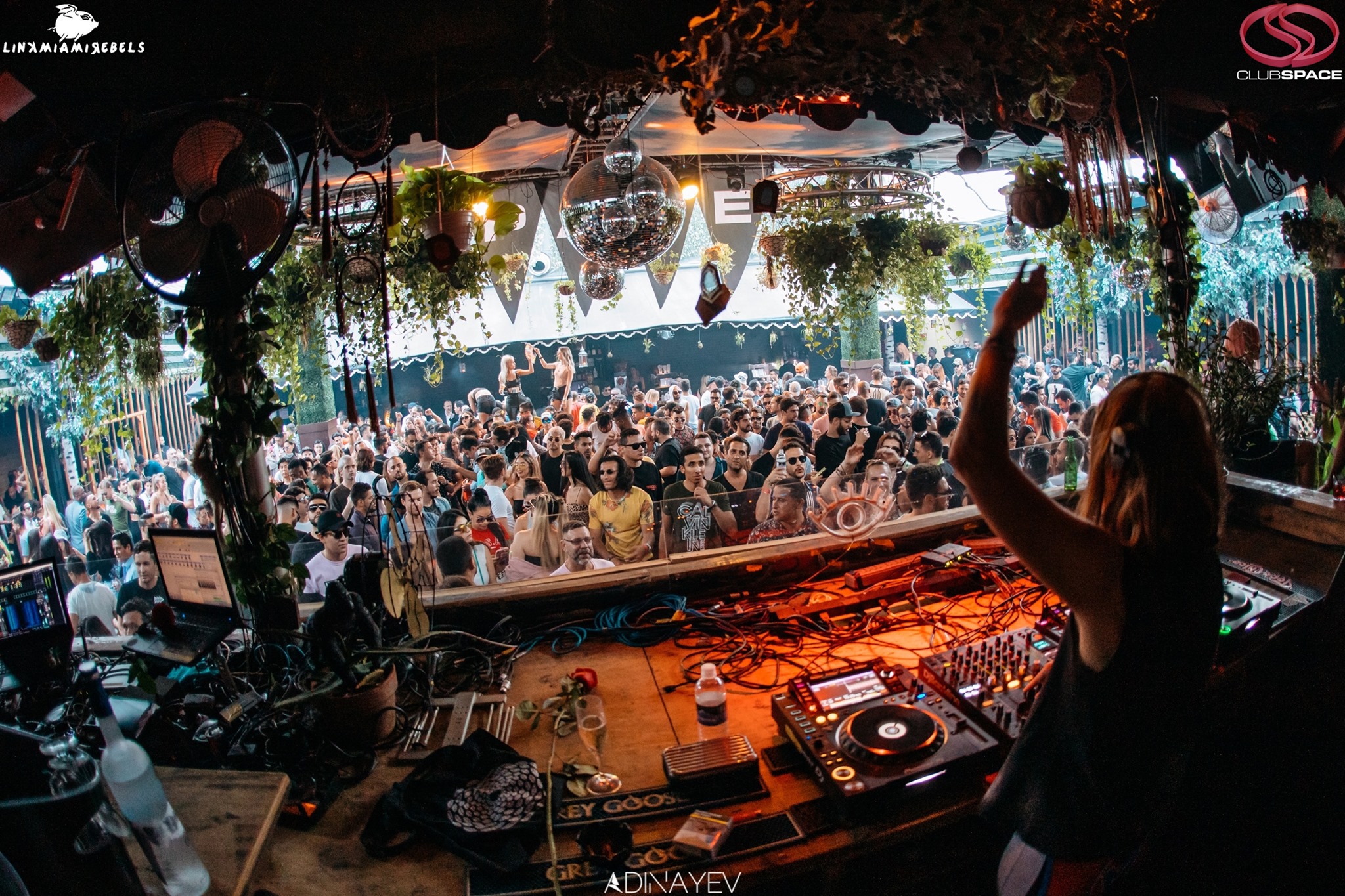 Around The World | Space Miami - Alataj