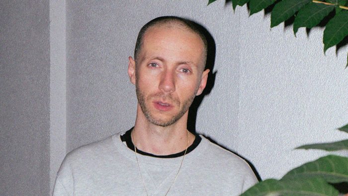 Adam Port quebra hiato de mais de um ano sem lançamentos de originais ...