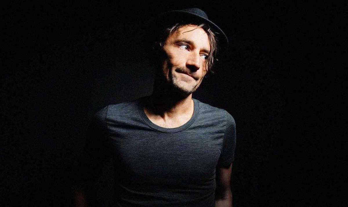 Danny Howells retorna a 8Bit com 3 faixas originais em Paradium - Alataj